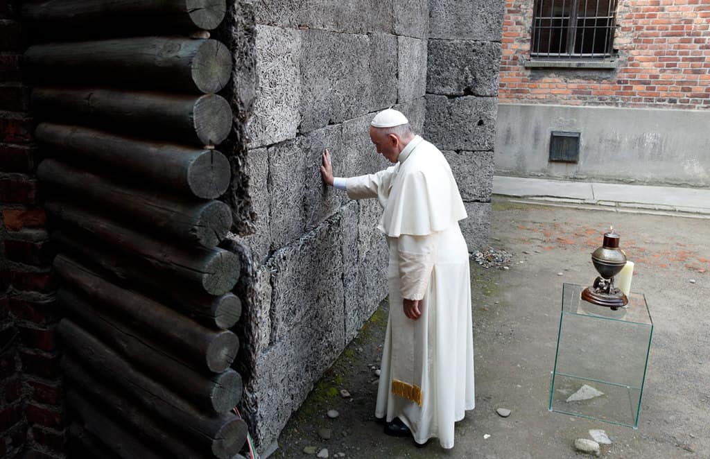 On Remembrance Day, Pope Francis Calls World to Remember Holocaust