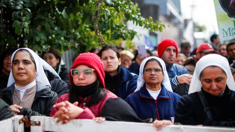 Slum Priests Celebrate Mass for Pope Francis - Maryknoll Magazine