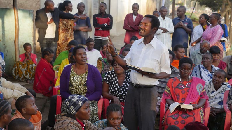 Small Christian Communities Are a Model for Church - Maryknoll Magazine