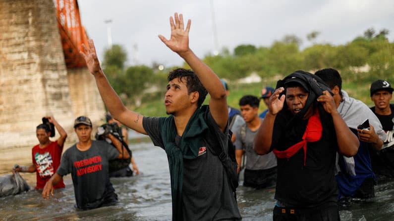 Texas Immigration Bill Will Likely Face Legal Challenge - Maryknoll ...