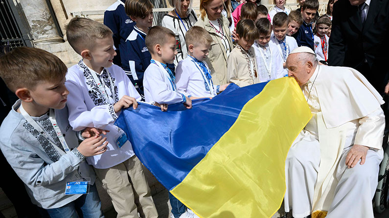 Pope: Take Evil Seriously, Pray for Peace - Maryknoll Magazine